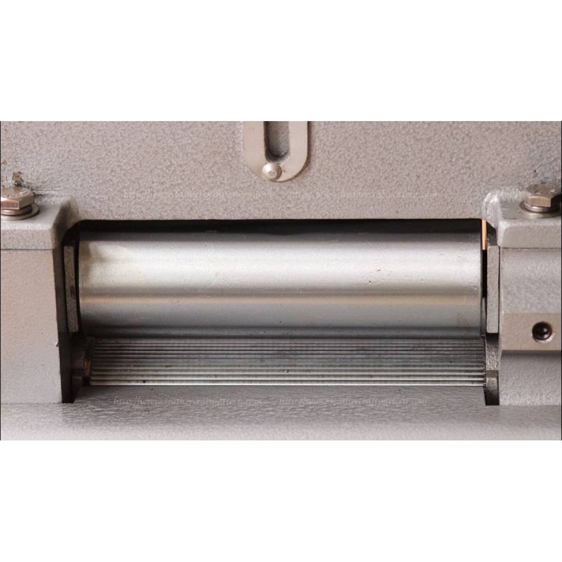 Free shipping worldwide - Cowboy 8116 Hand crank leather splitter