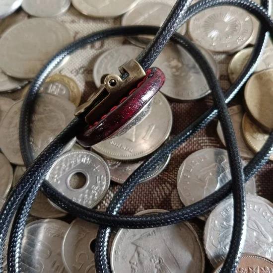bolo tie, tone