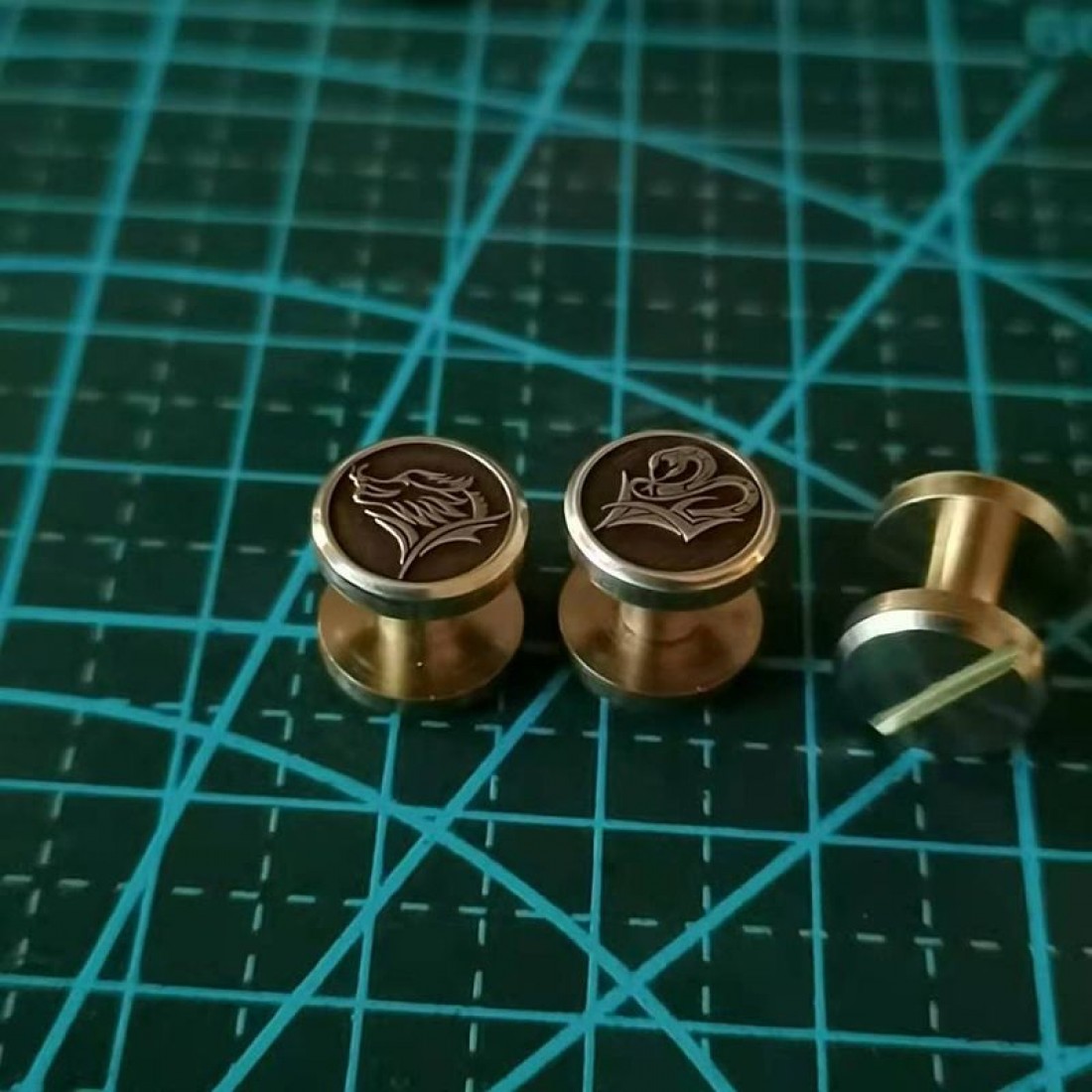 custom made Chicago screw