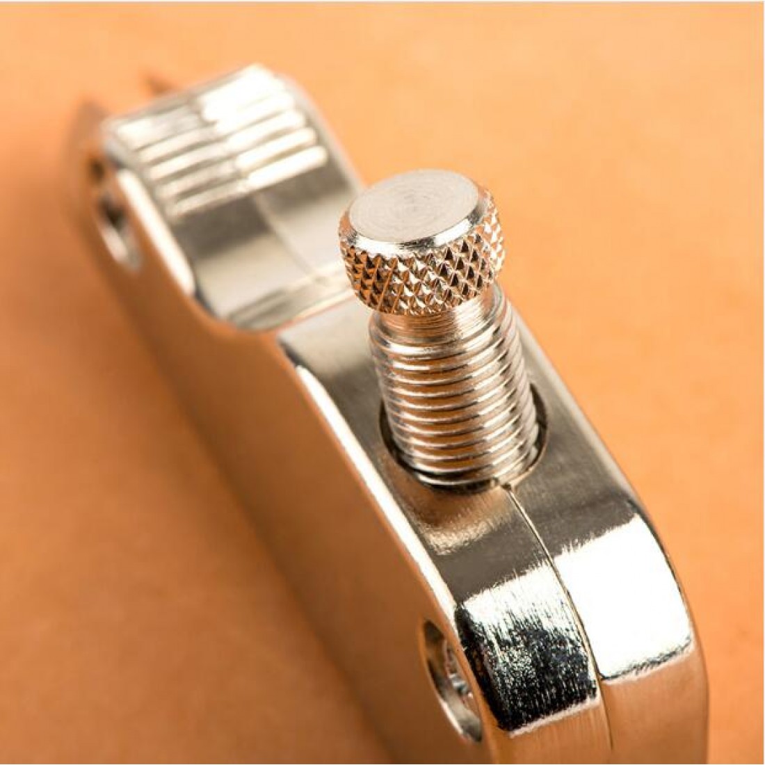 Adjustable V-Gouge groover