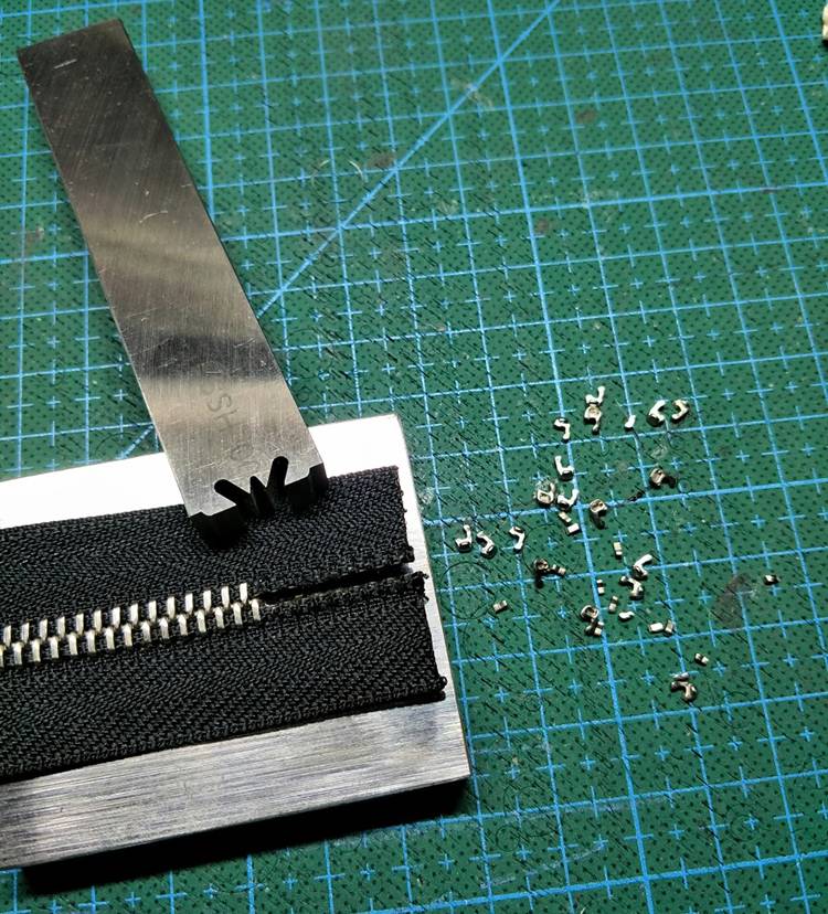 World debut - zipper teeth breaker